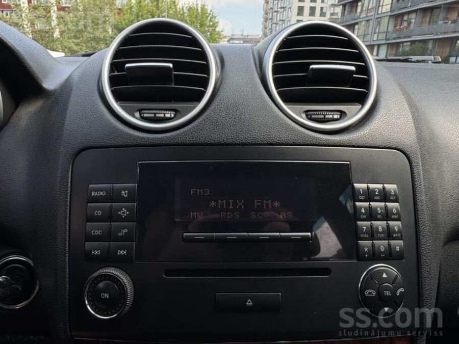 Black Mercedes-Benz ML 320 2007 in Riga, with an engine capacity of 3.00 L and mileage of 339 thousand km for 3990 €, photo 13 on AUTOMOTO.COM.LV