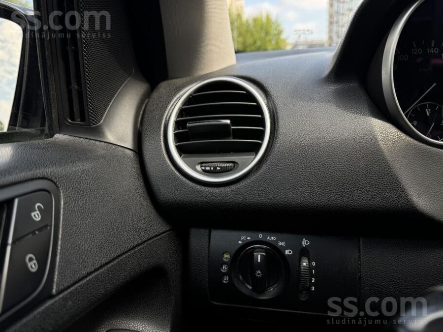 Black Mercedes-Benz ML 320 2007 in Riga, with an engine capacity of 3.00 L and mileage of 339 thousand km for 3990 €, photo 19 on AUTOMOTO.COM.LV