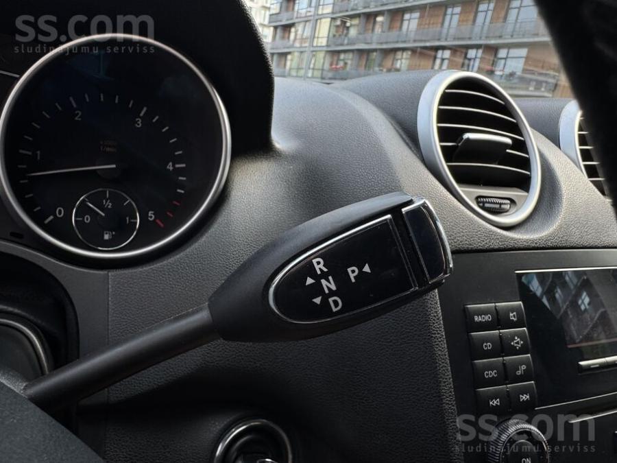 Black Mercedes-Benz ML 320 2007 in Riga, with an engine capacity of 3.00 L and mileage of 339 thousand km for 3990 €, photo 20 on AUTOMOTO.COM.LV