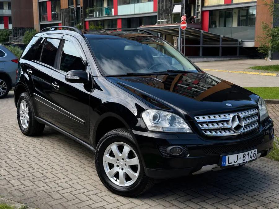 Melns Mercedes-Benz ML 320 2007 Rīga, ar dzinēja tilpumu 3.00 L un nobraukumu 339 tūkst. km par 3990 €, foto 1 vietnē AUTOMOTO.COM.LV