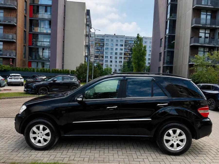 Melns Mercedes-Benz ML 320 2007 Rīga, ar dzinēja tilpumu 3.00 L un nobraukumu 339 tūkst. km par 3990 €, foto 3 vietnē AUTOMOTO.COM.LV