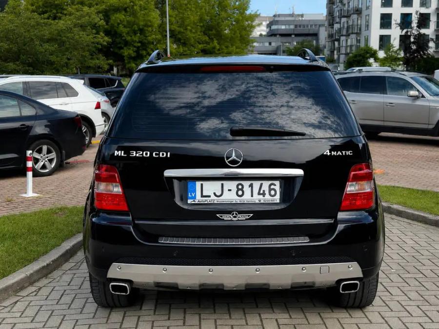 Melns Mercedes-Benz ML 320 2007 Rīga, ar dzinēja tilpumu 3.00 L un nobraukumu 339 tūkst. km par 3990 €, foto 6 vietnē AUTOMOTO.COM.LV