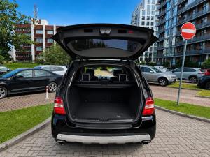 Melns Mercedes-Benz ML 320 2007 Rīga, ar dzinēja tilpumu 3.00 L un nobraukumu 339 tūkst. km par 3990 €, foto 7 vietnē AUTOMOTO.COM.LV