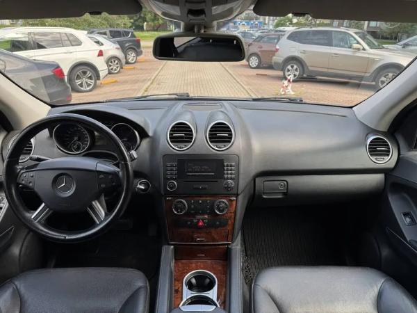 Black Mercedes-Benz ML 320 2007 in Riga, with an engine capacity of 3.00 L and mileage of 339 thousand km for 3990 €, photo 7 on AUTOMOTO.COM.LV