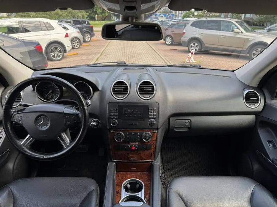 Melns Mercedes-Benz ML 320 2007 Rīga, ar dzinēja tilpumu 3.00 L un nobraukumu 339 tūkst. km par 3990 €, foto 8 vietnē AUTOMOTO.COM.LV