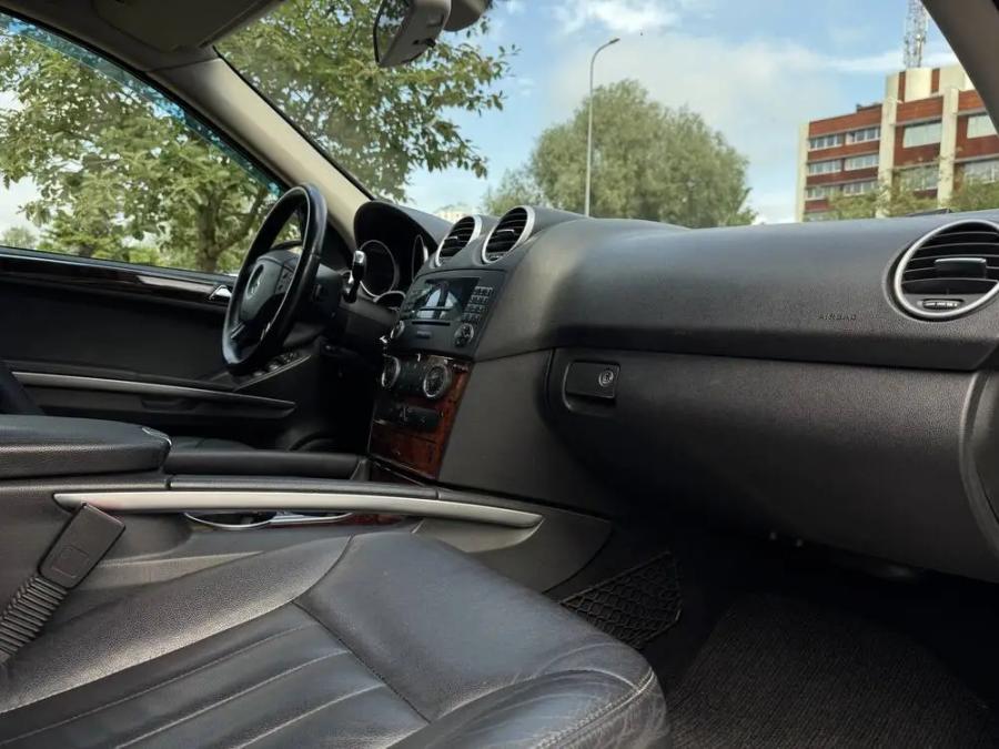 Melns Mercedes-Benz ML 320 2007 Rīga, ar dzinēja tilpumu 3.00 L un nobraukumu 339 tūkst. km par 3990 €, foto 10 vietnē AUTOMOTO.COM.LV