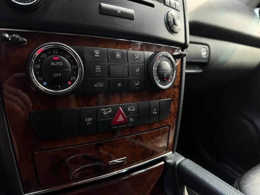 Melns Mercedes-Benz ML 320 2007 Rīga, ar dzinēja tilpumu 3.00 L un nobraukumu 339 tūkst. km par 3990 €, foto 12 vietnē AUTOMOTO.COM.LV
