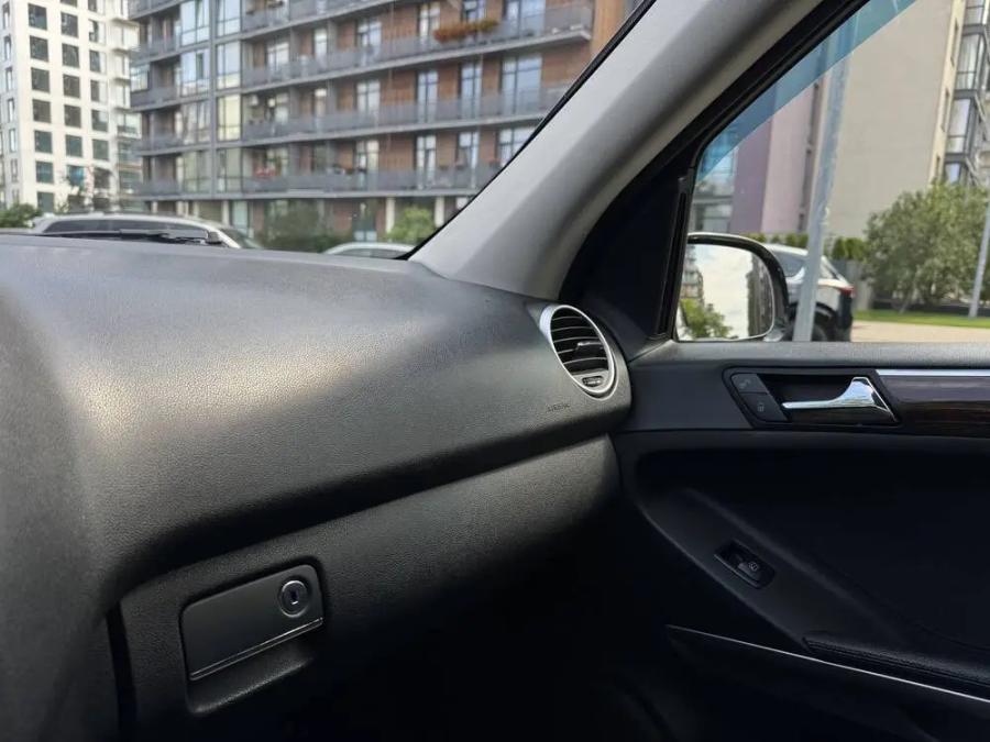 Melns Mercedes-Benz ML 320 2007 Rīga, ar dzinēja tilpumu 3.00 L un nobraukumu 339 tūkst. km par 3990 €, foto 16 vietnē AUTOMOTO.COM.LV