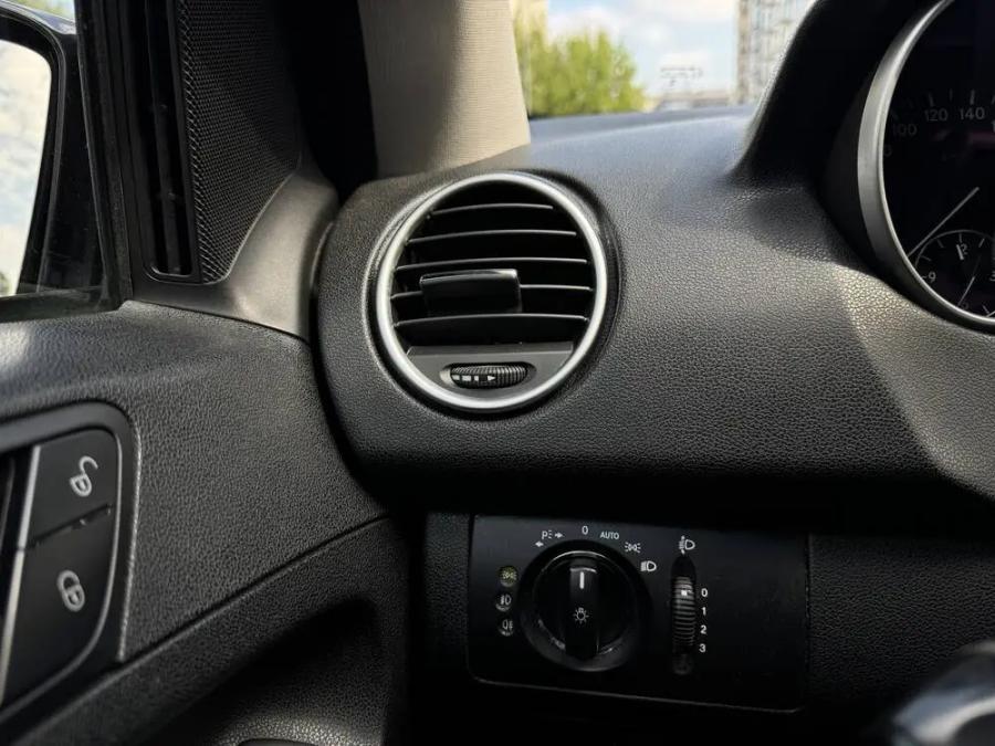 Melns Mercedes-Benz ML 320 2007 Rīga, ar dzinēja tilpumu 3.00 L un nobraukumu 339 tūkst. km par 3990 €, foto 19 vietnē AUTOMOTO.COM.LV