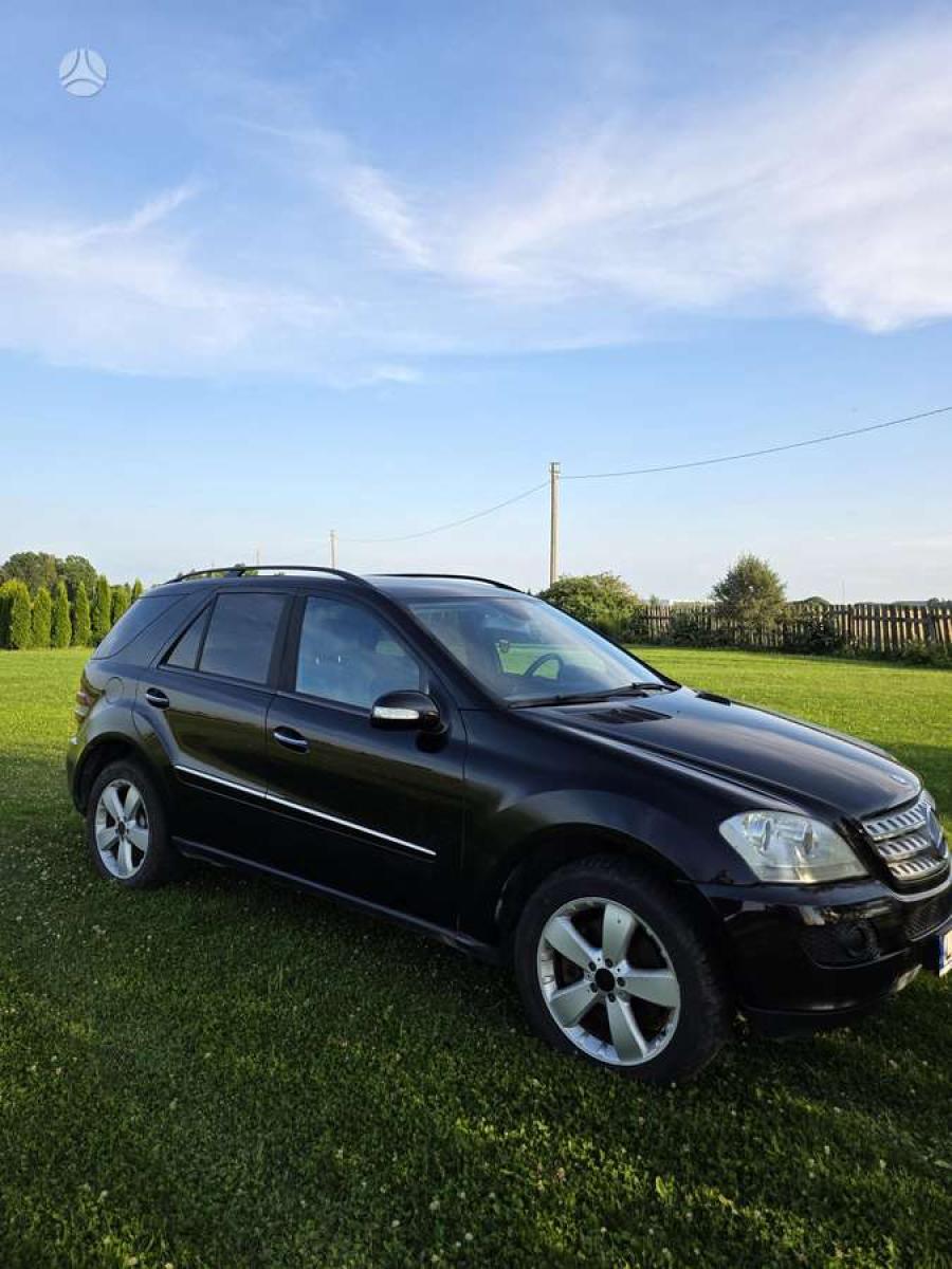 Black Mercedes-Benz ML 320 2007 in Kaunas, with an engine capacity of 3.00 L and mileage of 340 thousand km for 3300 €, photo 3 on AUTOMOTO.COM.LV