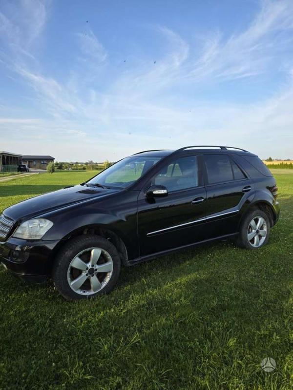 Melns Mercedes-Benz ML 320 2007 Kauņa, ar dzinēja tilpumu 3.00 L un nobraukumu 340 tūkst. km par 3300 €, foto 3 vietnē AUTOMOTO.COM.LV