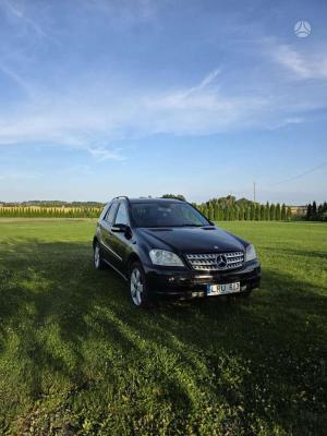 Black Mercedes-Benz ML 320 2007 in Kaunas, with an engine capacity of 3.00 L and mileage of 340 thousand km for 3300 €, photo 5 on AUTOMOTO.COM.LV