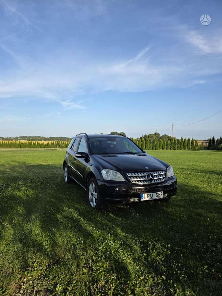 Black Mercedes-Benz ML 320 2007 in Kaunas, with an engine capacity of 3.00 L and mileage of 340 thousand km for 3300 €, photo 5 on AUTOMOTO.COM.LV