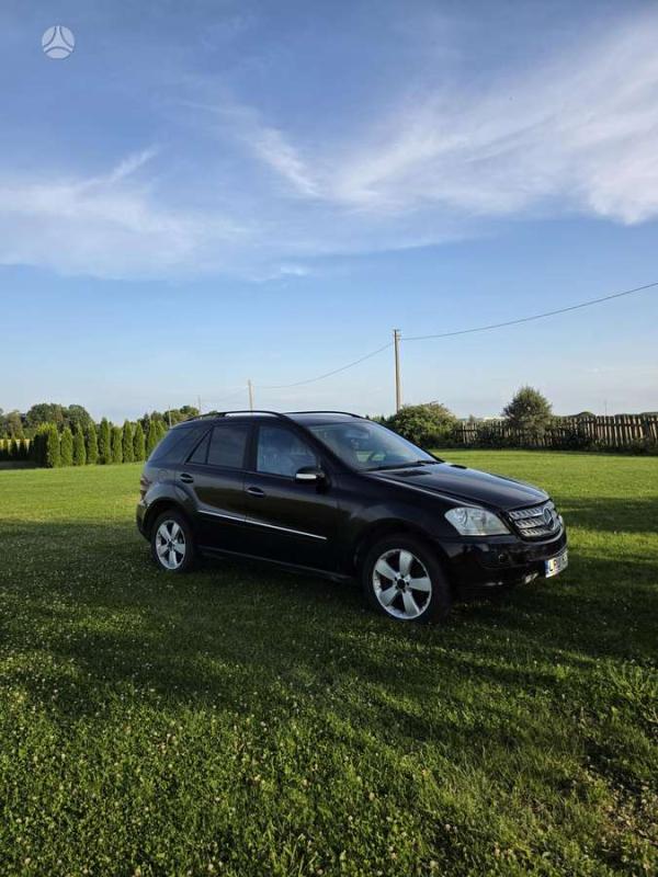 Melns Mercedes-Benz ML 320 2007 Kauņa, ar dzinēja tilpumu 3.00 L un nobraukumu 340 tūkst. km par 3300 €, foto 5 vietnē AUTOMOTO.COM.LV