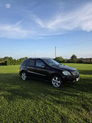 Black Mercedes-Benz ML 320 2007 in Kaunas, with an engine capacity of 3.00 L and mileage of 340 thousand km for 3300 €, photo 6 on AUTOMOTO.COM.LV