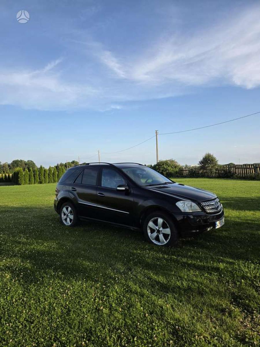 Black Mercedes-Benz ML 320 2007 in Kaunas, with an engine capacity of 3.00 L and mileage of 340 thousand km for 3300 €, photo 6 on AUTOMOTO.COM.LV