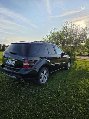 Black Mercedes-Benz ML 320 2007 in Kaunas, with an engine capacity of 3.00 L and mileage of 340 thousand km for 3300 €, photo 8 on AUTOMOTO.COM.LV