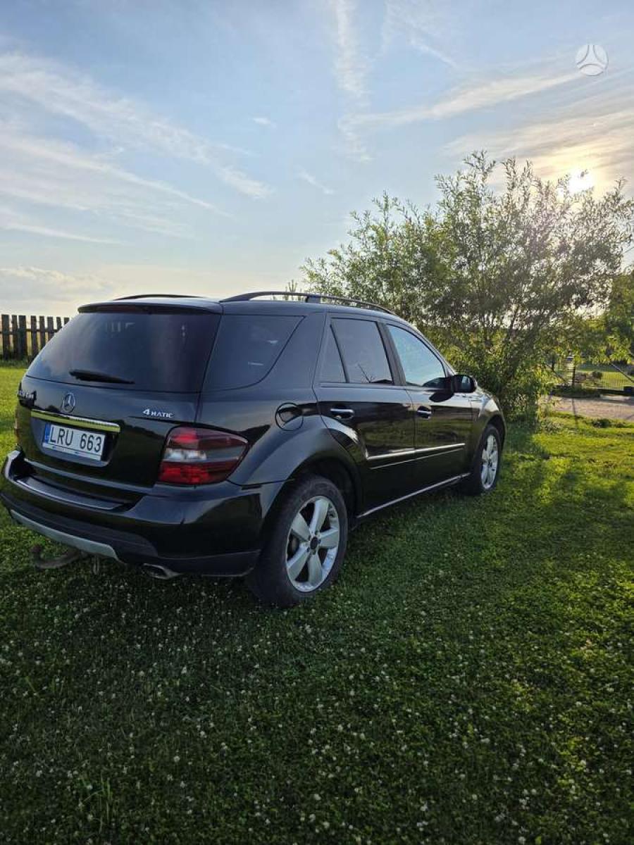 Black Mercedes-Benz ML 320 2007 in Kaunas, with an engine capacity of 3.00 L and mileage of 340 thousand km for 3300 €, photo 8 on AUTOMOTO.COM.LV