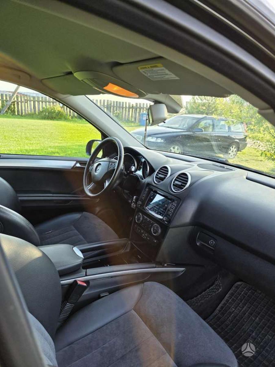 Black Mercedes-Benz ML 320 2007 in Kaunas, with an engine capacity of 3.00 L and mileage of 340 thousand km for 3300 €, photo 9 on AUTOMOTO.COM.LV