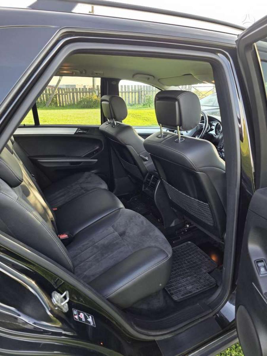 Black Mercedes-Benz ML 320 2007 in Kaunas, with an engine capacity of 3.00 L and mileage of 340 thousand km for 3300 €, photo 11 on AUTOMOTO.COM.LV