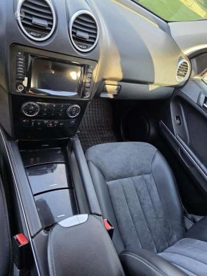 Black Mercedes-Benz ML 320 2007 in Kaunas, with an engine capacity of 3.00 L and mileage of 340 thousand km for 3300 €, photo 14 on AUTOMOTO.COM.LV