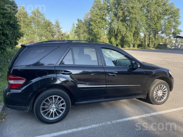 Melns Mercedes-Benz ML 320 2007 Rīga, ar dzinēja tilpumu 3.00 L un nobraukumu 362 tūkst. km par 3900 €, foto 4 vietnē AUTOMOTO.COM.LV