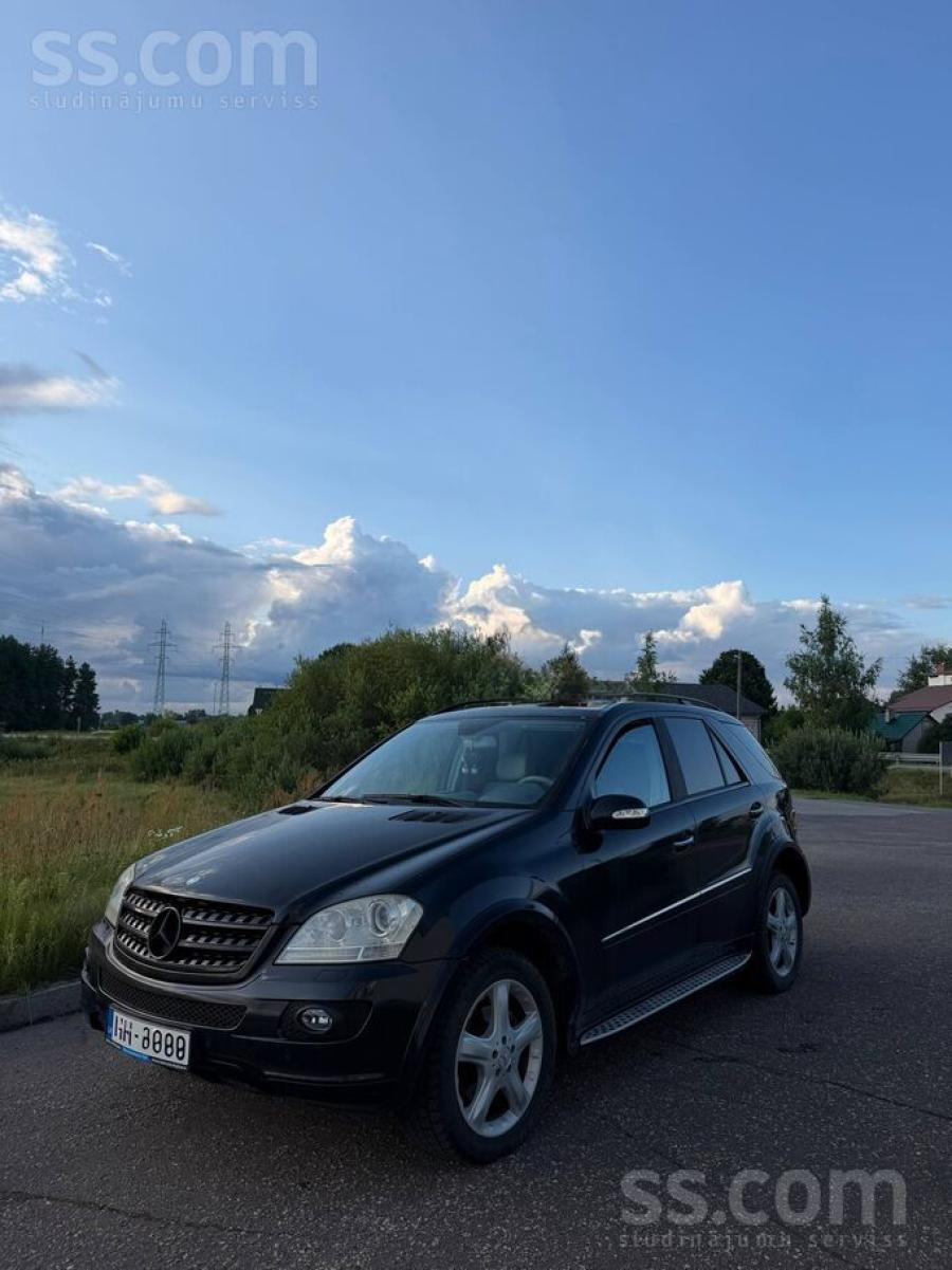 Melns Mercedes-Benz ML 320 2007 Daugavpils, ar dzinēja tilpumu 3.00 L un nobraukumu 303 tūkst. km par 6750 €, foto 1 vietnē AUTOMOTO.COM.LV