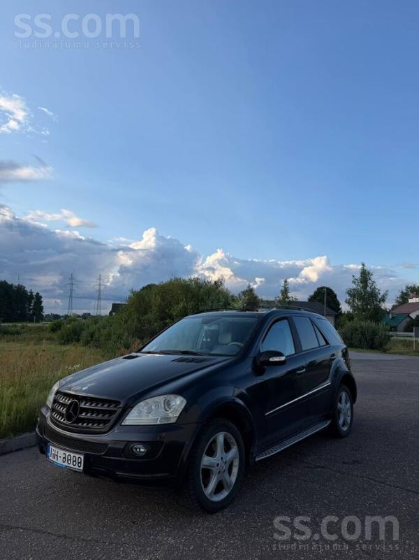 Melns Mercedes-Benz ML 320 2007 Daugavpils, ar dzinēja tilpumu 3.00 L un nobraukumu 303 tūkst. km par 6750 €, foto 1 vietnē AUTOMOTO.COM.LV