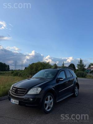 Melns Mercedes-Benz ML 320 2007 Daugavpils, ar dzinēja tilpumu 3.00 L un nobraukumu 303 tūkst. km par 6750 €, foto  vietnē AUTOMOTO.COM.LV