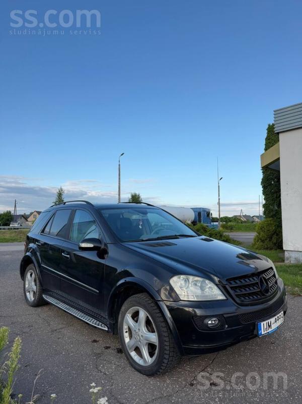 Melns Mercedes-Benz ML 320 2007 Daugavpils, ar dzinēja tilpumu 3.00 L un nobraukumu 303 tūkst. km par 6750 €, foto 2 vietnē AUTOMOTO.COM.LV