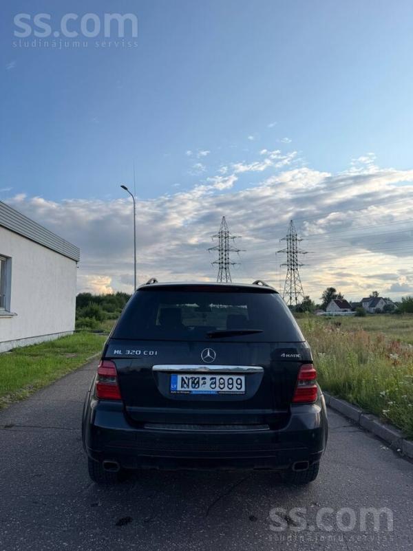 Melns Mercedes-Benz ML 320 2007 Daugavpils, ar dzinēja tilpumu 3.00 L un nobraukumu 303 tūkst. km par 6750 €, foto 4 vietnē AUTOMOTO.COM.LV