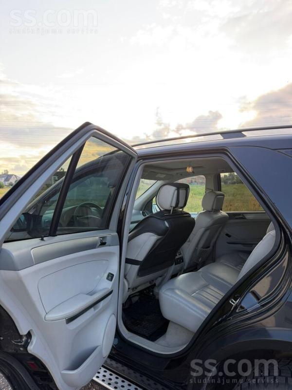 Melns Mercedes-Benz ML 320 2007 Daugavpils, ar dzinēja tilpumu 3.00 L un nobraukumu 303 tūkst. km par 6750 €, foto 5 vietnē AUTOMOTO.COM.LV
