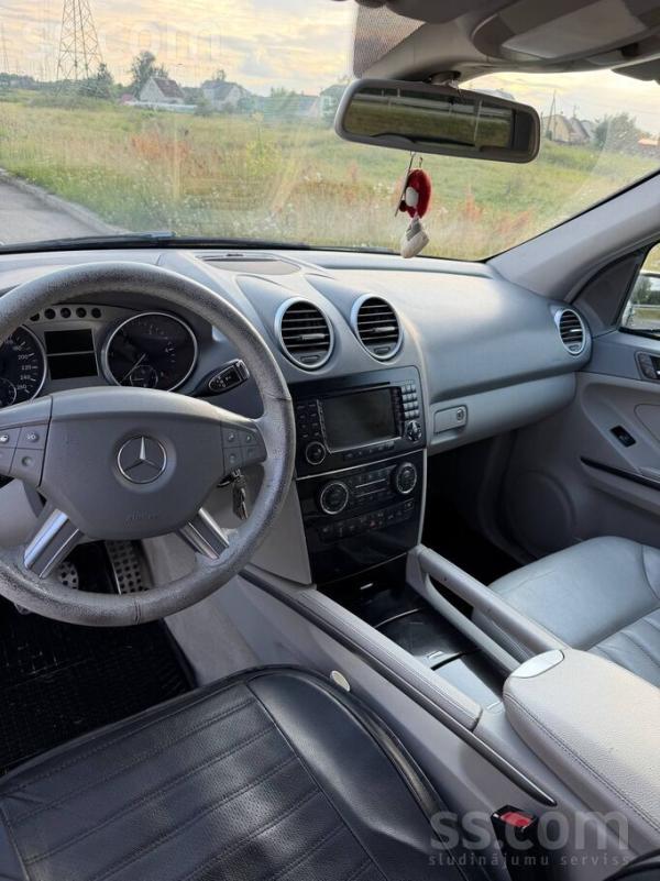 Melns Mercedes-Benz ML 320 2007 Daugavpils, ar dzinēja tilpumu 3.00 L un nobraukumu 303 tūkst. km par 6750 €, foto 7 vietnē AUTOMOTO.COM.LV