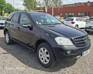 Melns Mercedes-Benz ML 320 2007 Šilalė, ar dzinēja tilpumu 3.00 L un nobraukumu 250 tūkst. km par 4999 €, foto  vietnē AUTOMOTO.COM.LV