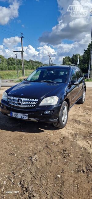 Melns Mercedes-Benz ML 320 2007 Šauļi, ar dzinēja tilpumu 3.00 L un nobraukumu 358 tūkst. km par 4099 €, foto  vietnē AUTOMOTO.COM.LV