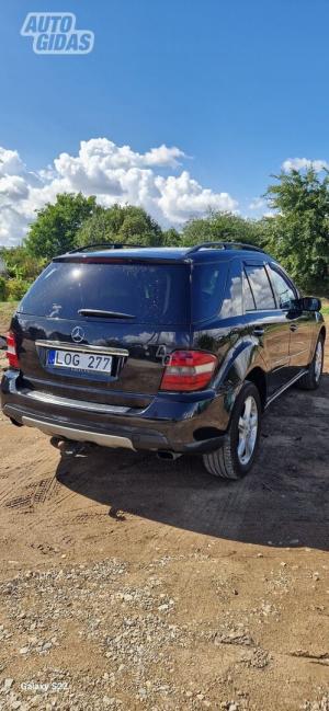 Melns Mercedes-Benz ML 320 2007 Šauļi, ar dzinēja tilpumu 3.00 L un nobraukumu 358 tūkst. km par 4099 €, foto 5 vietnē AUTOMOTO.COM.LV