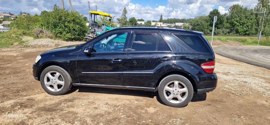 Melns Mercedes-Benz ML 320 2007 Šauļi, ar dzinēja tilpumu 3.00 L un nobraukumu 358 tūkst. km par 4099 €, foto 7 vietnē AUTOMOTO.COM.LV