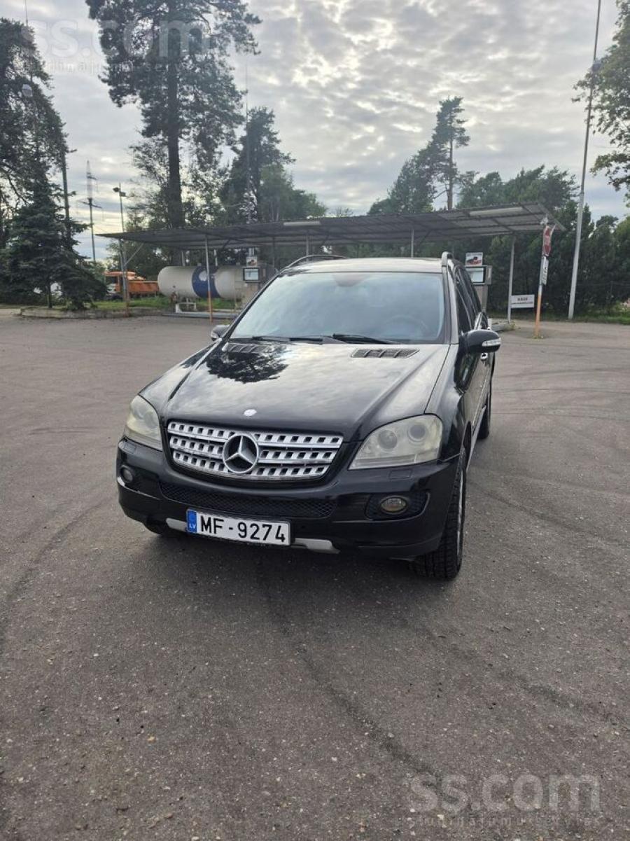 Black Mercedes-Benz ML 320 2007 in Riga, with an engine capacity of 3.00 L and mileage of 300 thousand km for 4200 €, photo 1 on AUTOMOTO.COM.LV