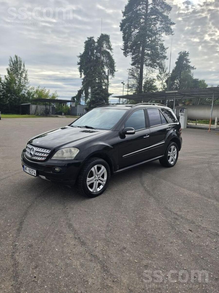 Black Mercedes-Benz ML 320 2007 in Riga, with an engine capacity of 3.00 L and mileage of 300 thousand km for 4200 €, photo 3 on AUTOMOTO.COM.LV
