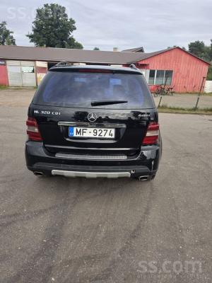 Black Mercedes-Benz ML 320 2007 in Riga, with an engine capacity of 3.00 L and mileage of 300 thousand km for 4200 €, photo 4 on AUTOMOTO.COM.LV