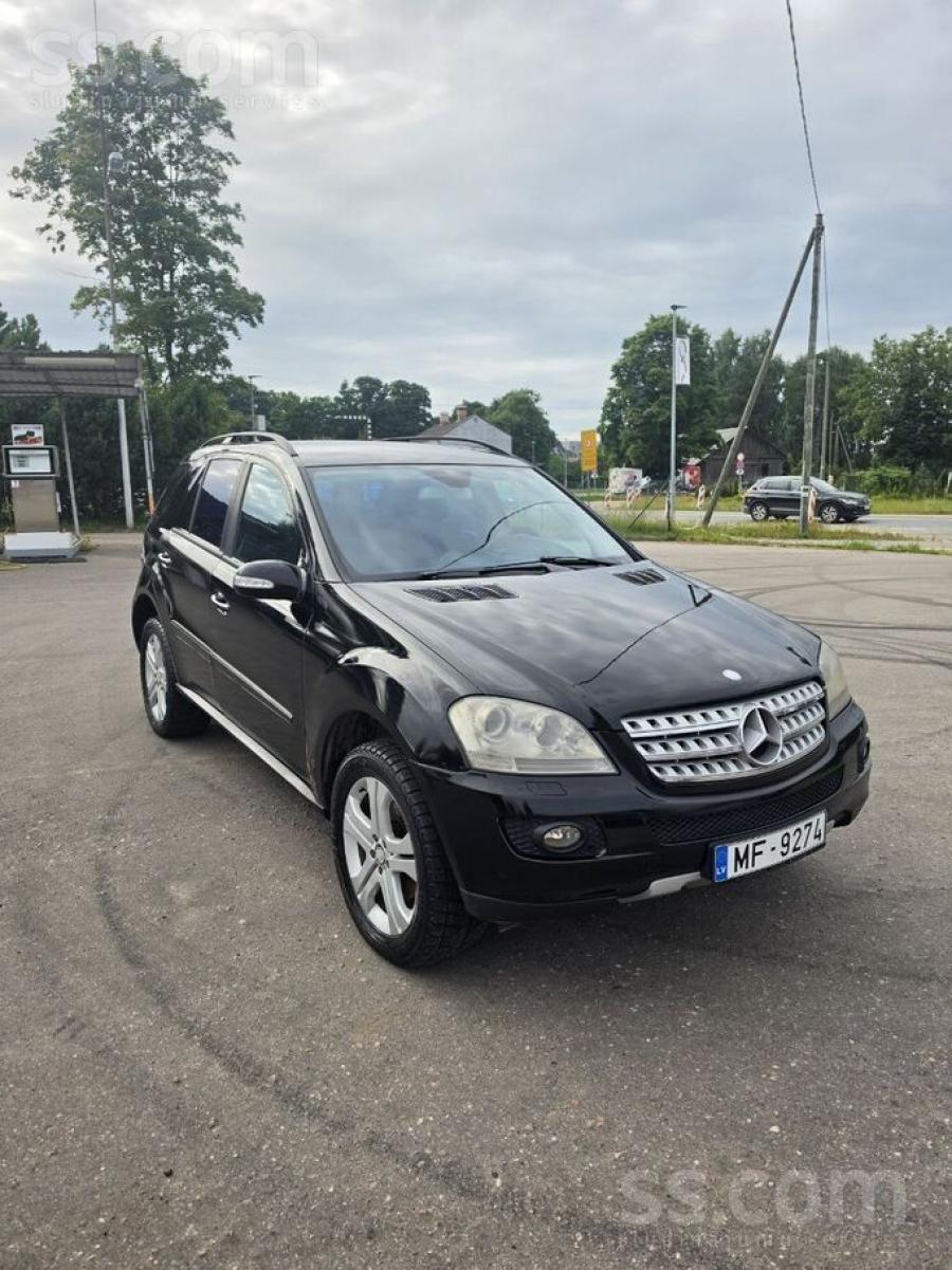 Black Mercedes-Benz ML 320 2007 in Riga, with an engine capacity of 3.00 L and mileage of 300 thousand km for 4200 €, photo 5 on AUTOMOTO.COM.LV