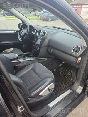 Black Mercedes-Benz ML 320 2007 in Riga, with an engine capacity of 3.00 L and mileage of 300 thousand km for 4200 €, photo 6 on AUTOMOTO.COM.LV