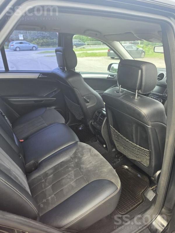 Black Mercedes-Benz ML 320 2007 in Riga, with an engine capacity of 3.00 L and mileage of 300 thousand km for 4200 €, photo 6 on AUTOMOTO.COM.LV
