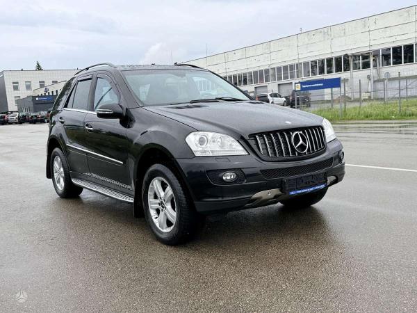 Черный Мерседес МЛ 320 2007 в Паневежис, объемом двигателя 3.00 л и пробегом 500 тыс. км за 3490 €, фото 2 на AUTOMOTO.COM.LV