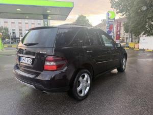 Melns Mercedes-Benz ML 320 2007 Viļņa, ar dzinēja tilpumu 3.00 L un nobraukumu 321 tūkst. km par 3200 €, foto 3 vietnē AUTOMOTO.COM.LV