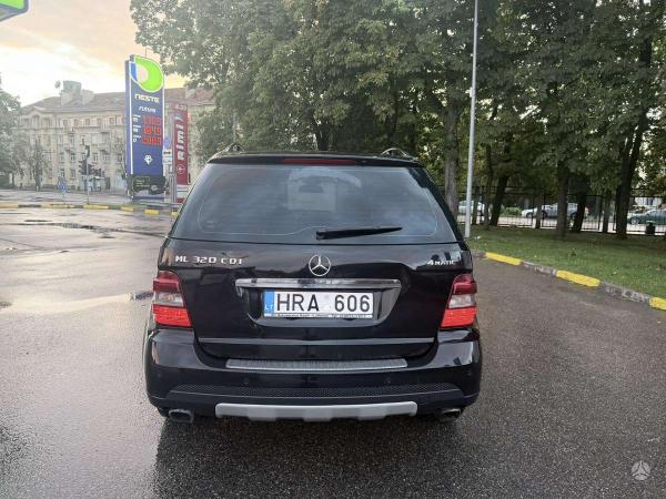 Melns Mercedes-Benz ML 320 2007 Viļņa, ar dzinēja tilpumu 3.00 L un nobraukumu 321 tūkst. km par 3200 €, foto 3 vietnē AUTOMOTO.COM.LV