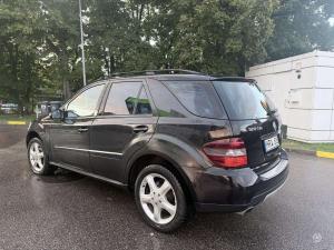 Melns Mercedes-Benz ML 320 2007 Viļņa, ar dzinēja tilpumu 3.00 L un nobraukumu 321 tūkst. km par 3200 €, foto 5 vietnē AUTOMOTO.COM.LV