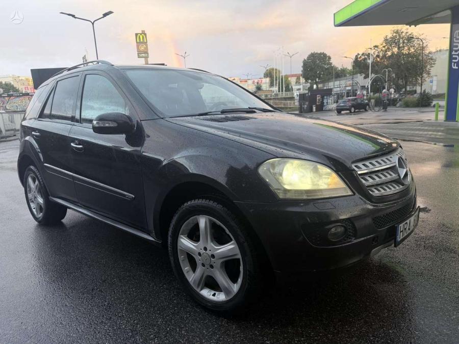 Melns Mercedes-Benz ML 320 2007 Viļņa, ar dzinēja tilpumu 3.00 L un nobraukumu 321 tūkst. km par 3200 €, foto 6 vietnē AUTOMOTO.COM.LV