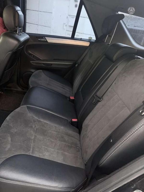 Melns Mercedes-Benz ML 320 2007 Viļņa, ar dzinēja tilpumu 3.00 L un nobraukumu 321 tūkst. km par 3200 €, foto 7 vietnē AUTOMOTO.COM.LV