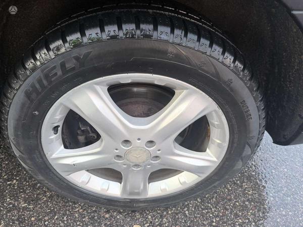 Melns Mercedes-Benz ML 320 2007 Viļņa, ar dzinēja tilpumu 3.00 L un nobraukumu 321 tūkst. km par 3200 €, foto 8 vietnē AUTOMOTO.COM.LV